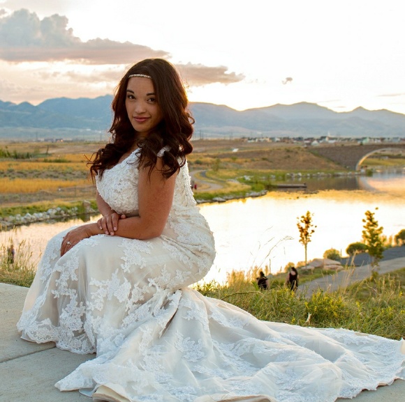 platinum demetrius | Dresses | Beautiful Platinum Demetrius Ivory ...